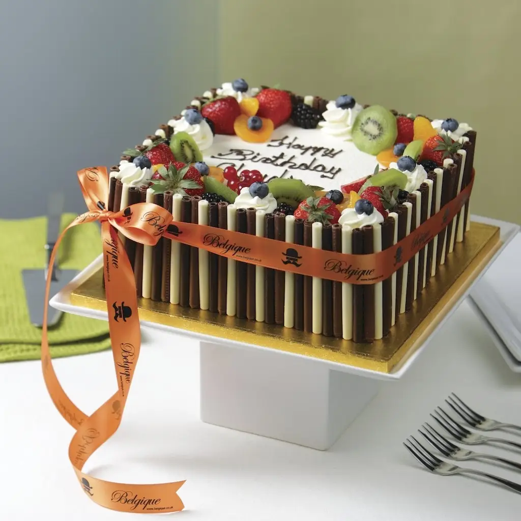 Classic Fresh and Fresh Fruit Cream Birthday / Celebration Cake