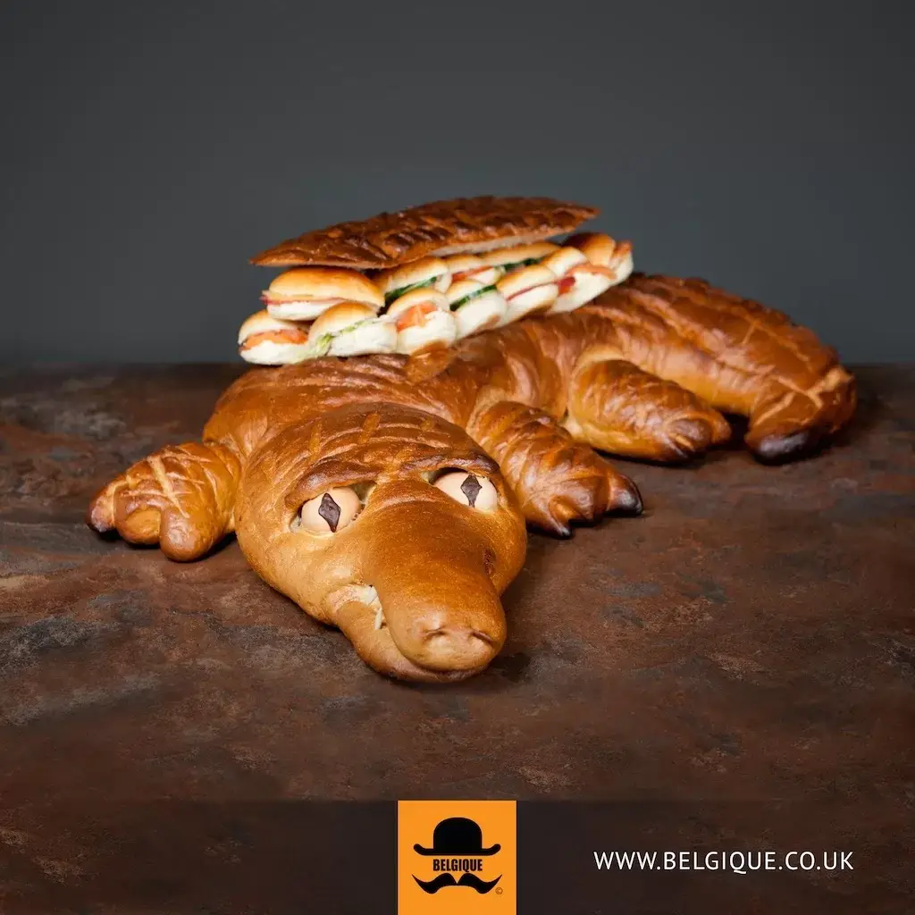 Surprise Crocodile Bread + 45 mini bridge rolls - Belgique Patisserie